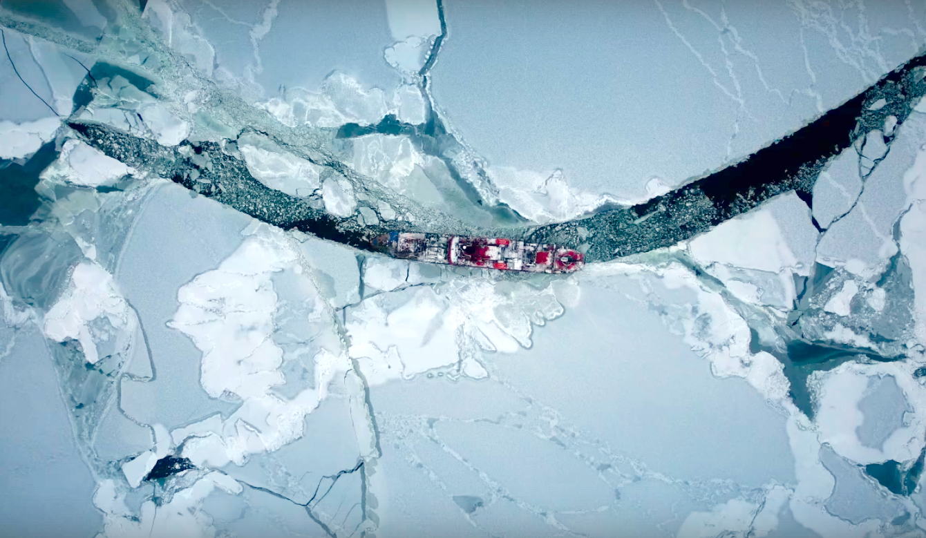 Роскошно, масштабно, экстремально и трогательно – это о фильме, посвящённом судну-ветерану ...